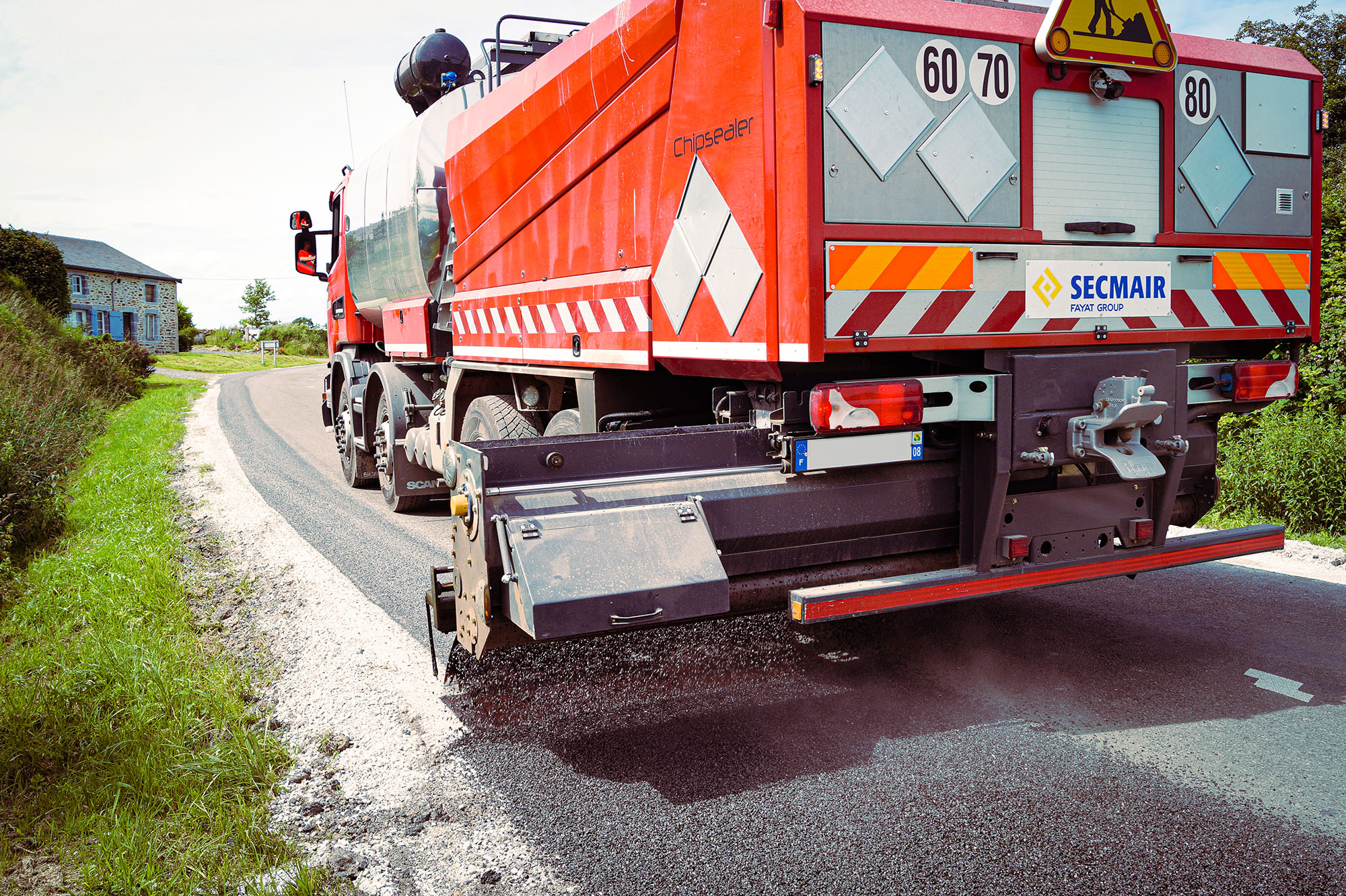 Chipsealer et machine MBCF de Secmair pour un entretien routier durable ...