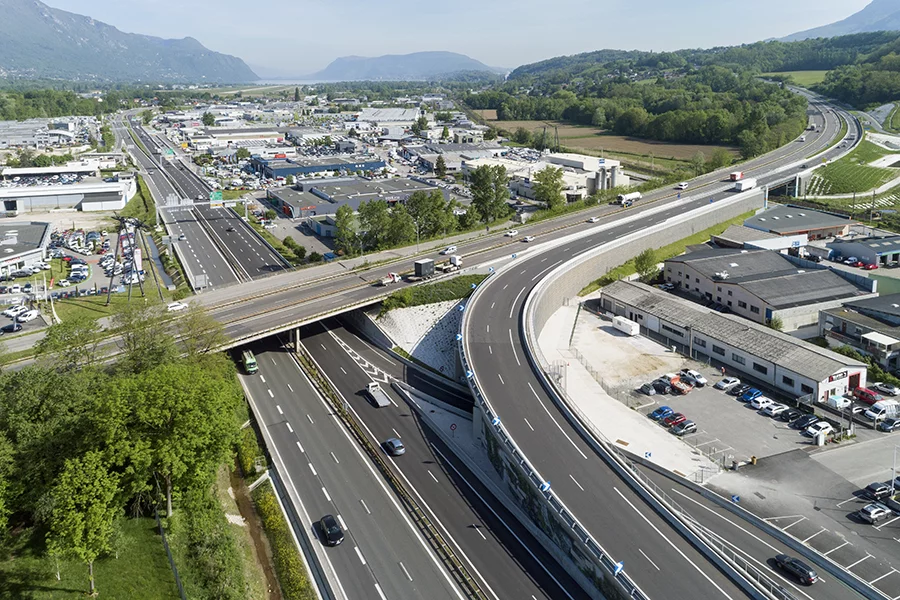 APRR-AREA : remplacement express du pont surplombant la voie rapide ...